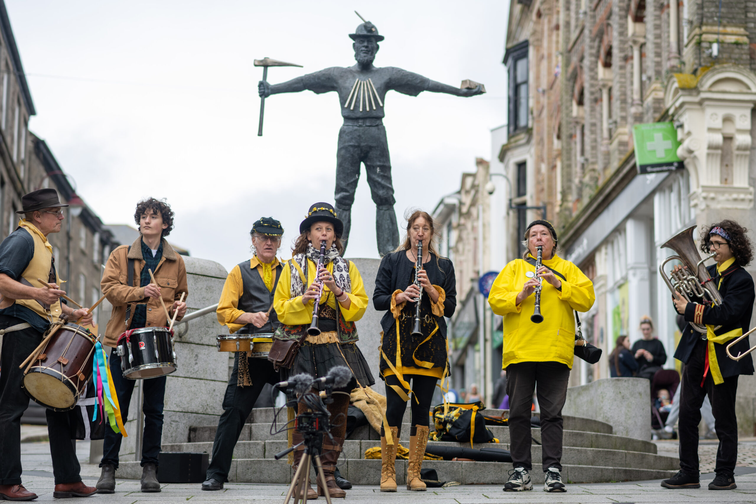 Lowender Celtic Festival - FEAST